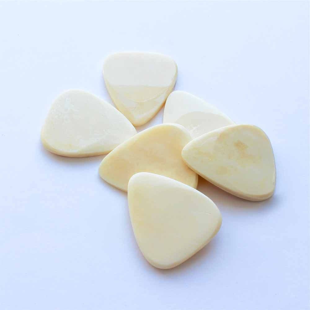 Bone Pick Ð Buffalo Horn Ð Hard Plectrum | Timber Tones - Timber Tones